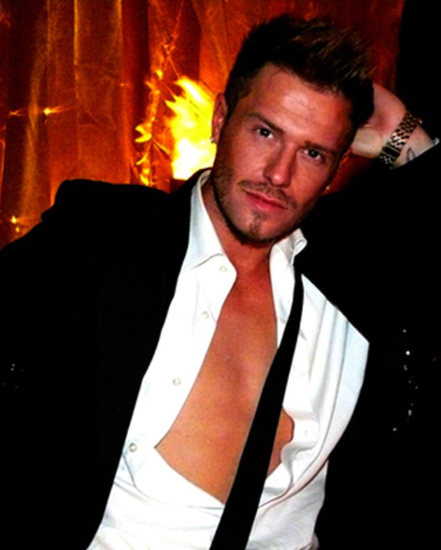 Seperti Kembar! Pria Ini Punya Paras Mirip David Beckham Lho